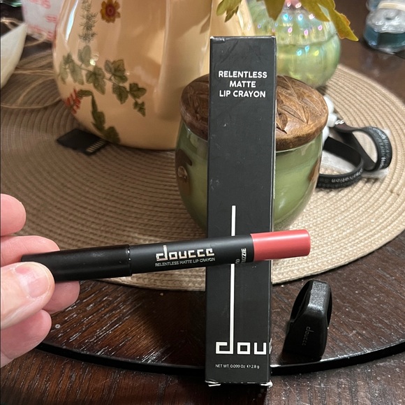 Doucce | Makeup | New Doucce Relentless Matte Lip Crayon Vibrant Red ...